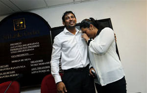 Tillakaratne Dilshan's wife gets emotional as he announces his ...